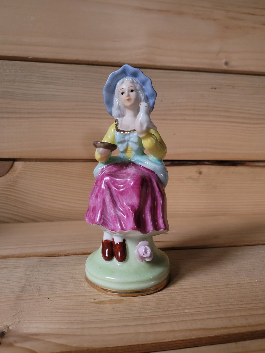 CDC Rokoko Porcelain Figurine 1720-80 Girl Feeding a Pigeon, Hand ...