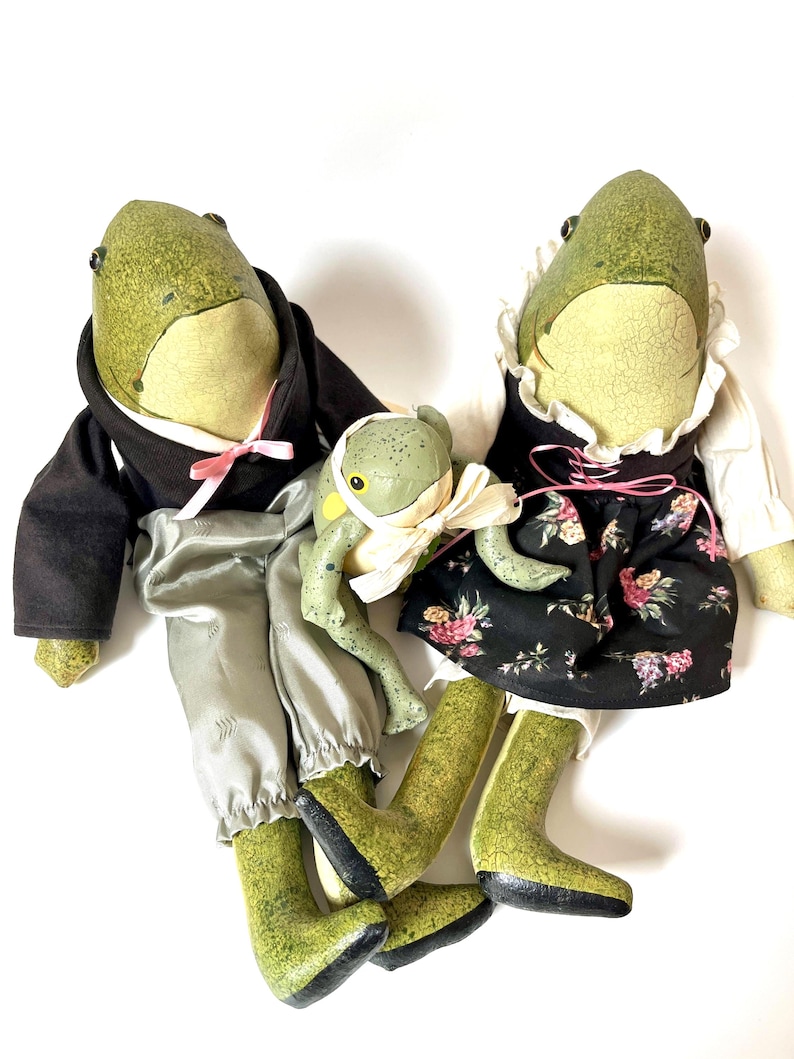 Vintage Judy Wachlin Folk Art Frog Shelf Sitters: Handcrafted Family ...