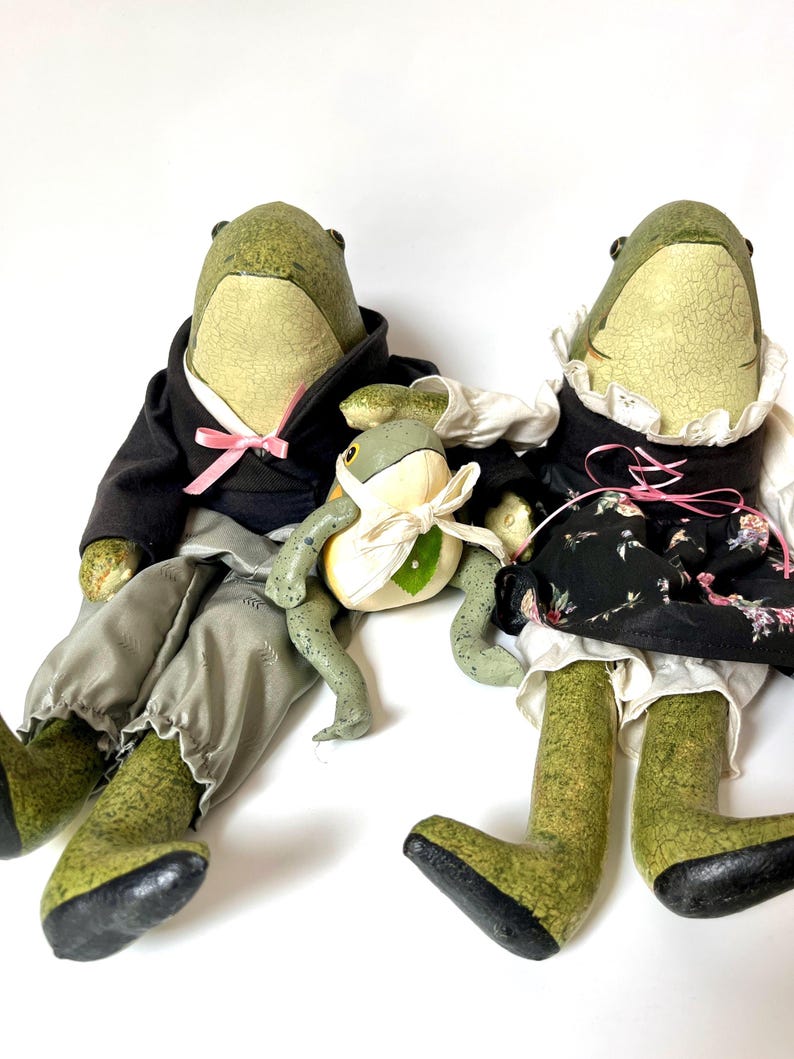 Vintage Judy Wachlin Folk Art Frog Shelf Sitters: Handcrafted Family ...