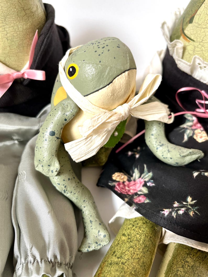 Vintage Judy Wachlin Folk Art Frog Shelf Sitters: Handcrafted Family ...