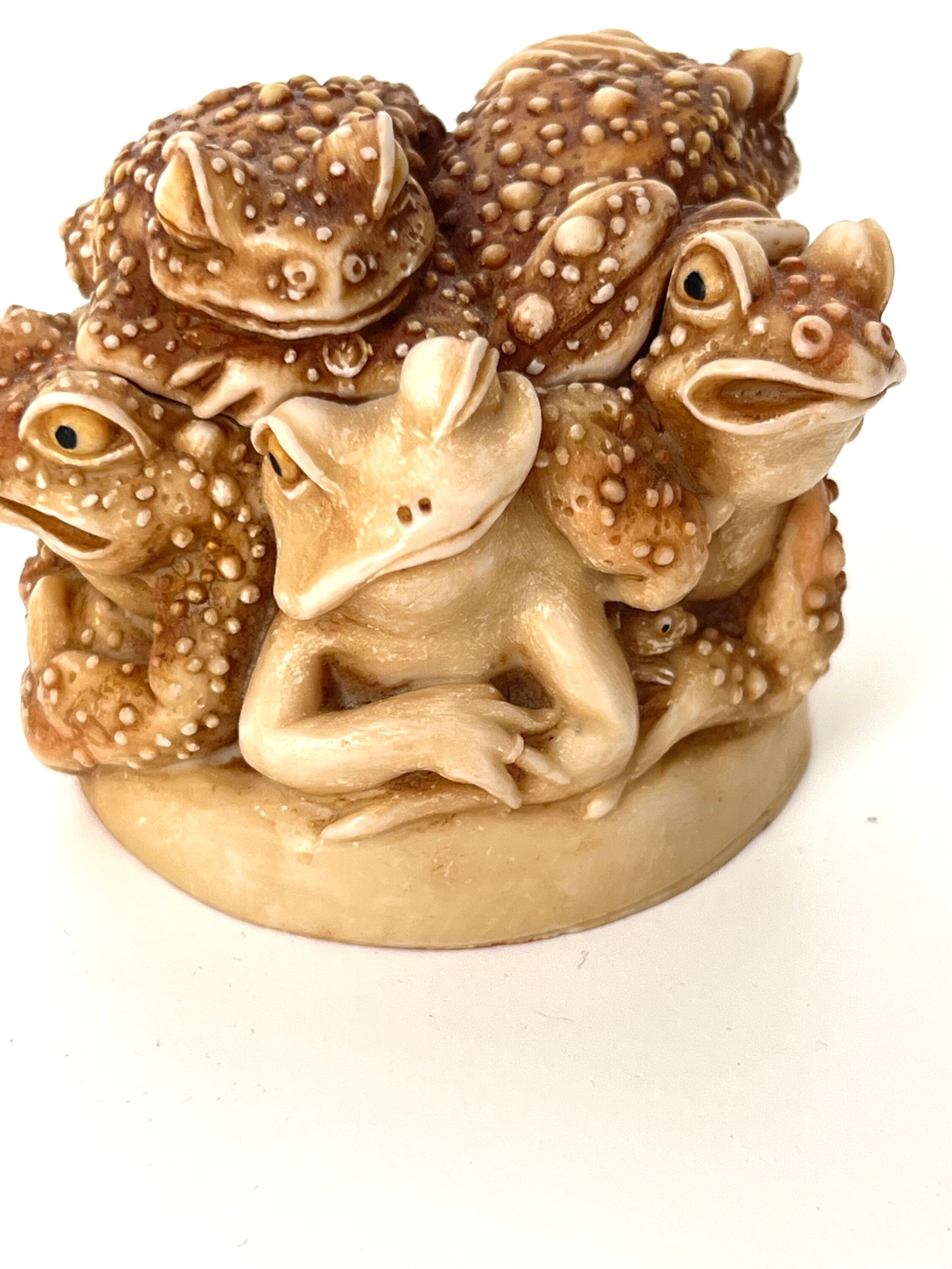 Harmony Kingdom Puddle Huddle Toads Frogs in a Pile Trinket Box ...