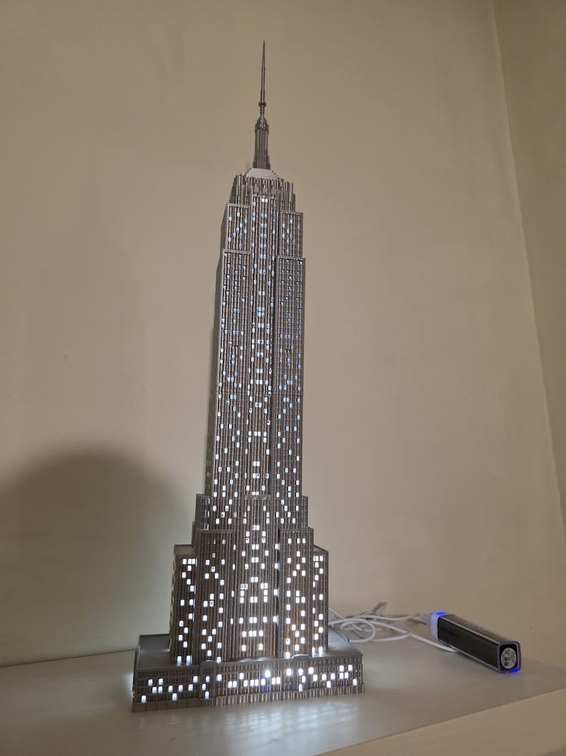 New York Landmark, Empire Building Illuminated, New York Diorama Scale ...