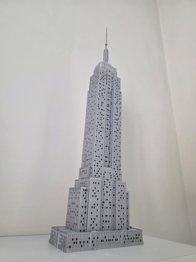 New York Landmark, Empire Building Illuminated, New York Diorama Scale ...