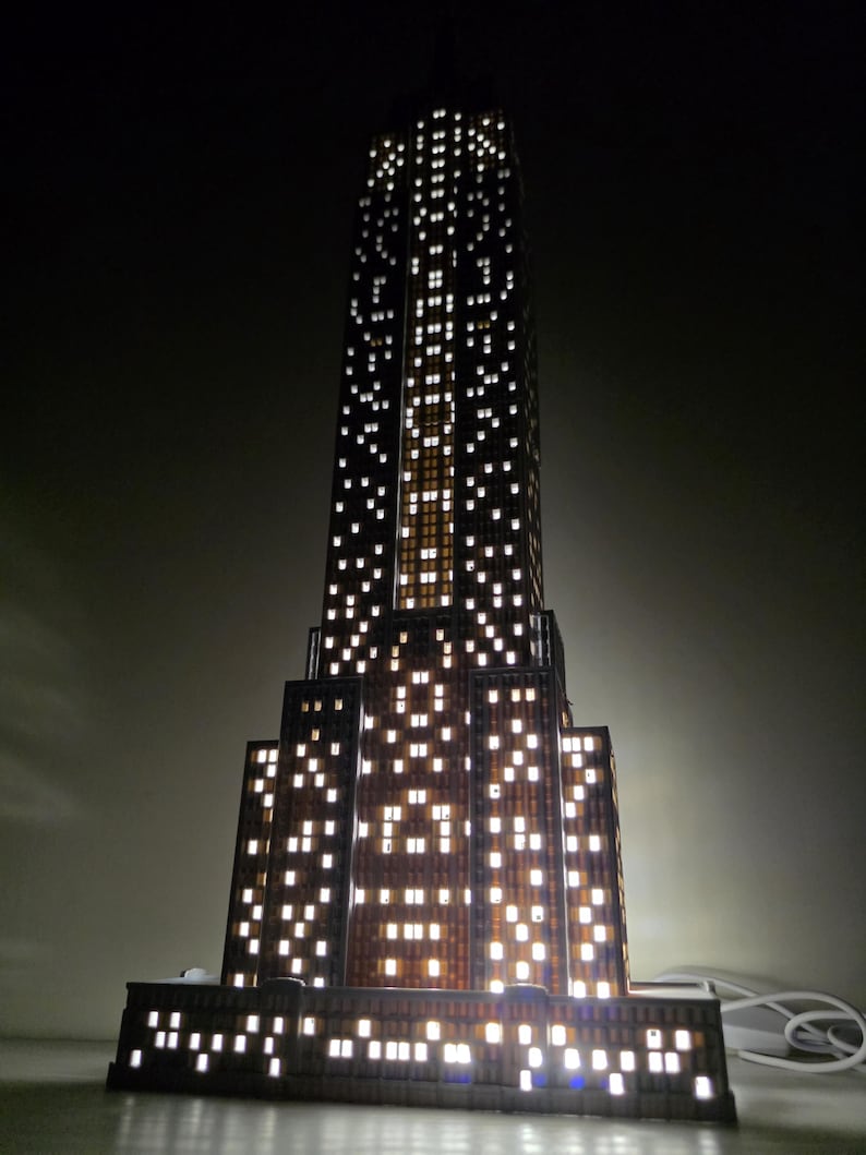 New York Landmark, Empire Building Illuminated, New York Diorama Scale ...