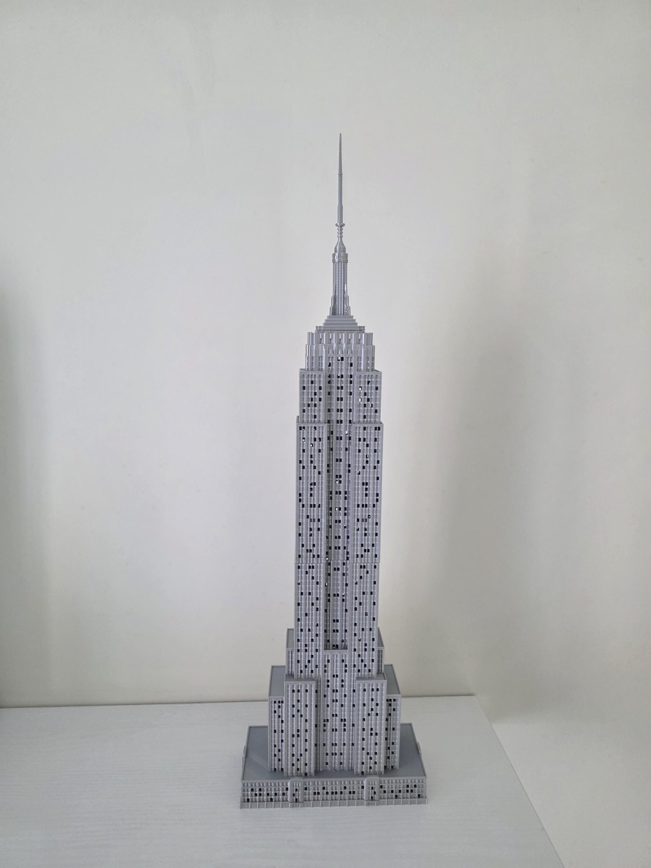 New York Landmark, Empire Building Illuminated, New York Diorama Scale ...