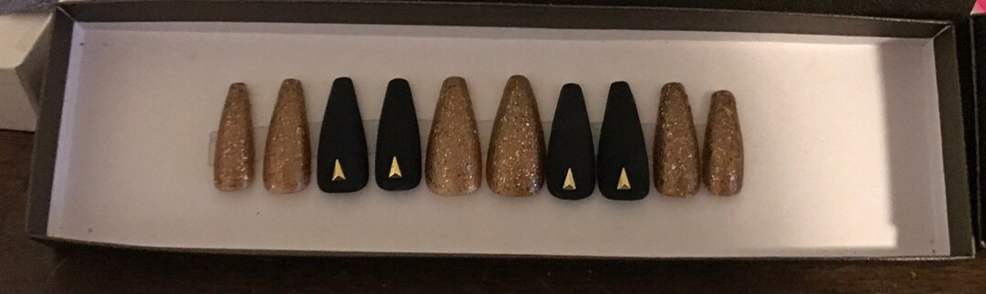 Black and Gold Press on Acrylic Nails - Etsy