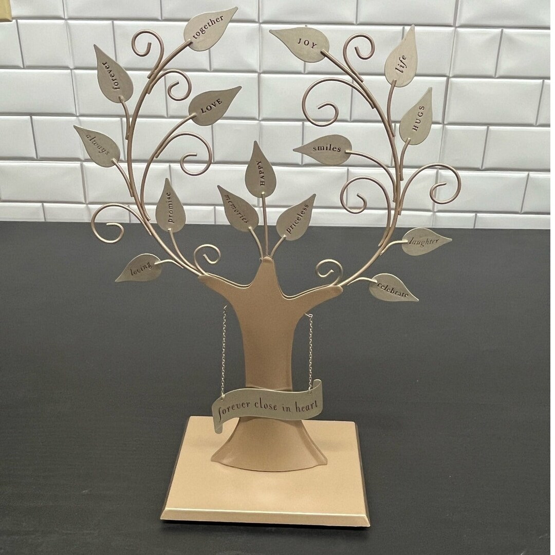 Hallmark 2004 the Family Tree Display Forever Close in Heart - Etsy