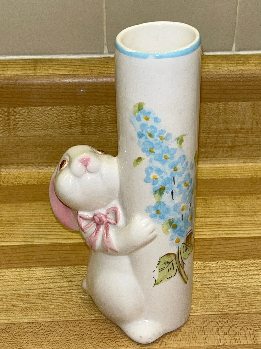 Vintage FTDA Weiss Brazil Bunny Spring Vase Blue Accent Flowers 7.75 ...