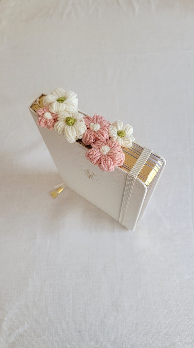 Book Bloom | Handmade Crochet Flower Bookmark | Crochet Flower Bookmark ...
