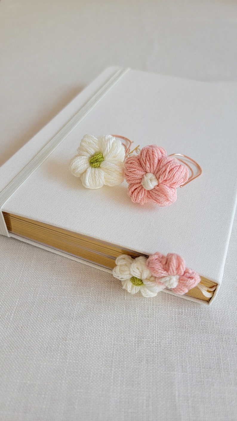 Book Bloom | Handmade Crochet Flower Bookmark | Crochet Flower Bookmark ...