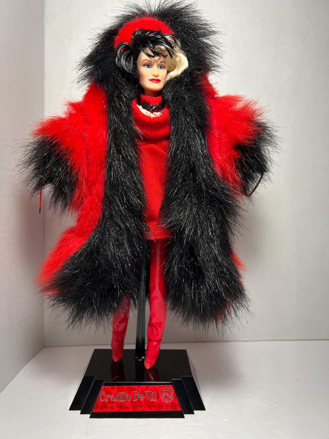 Mattel Barbie Cruella De Vil “ruthless in Red” 101 Dalmations Great ...