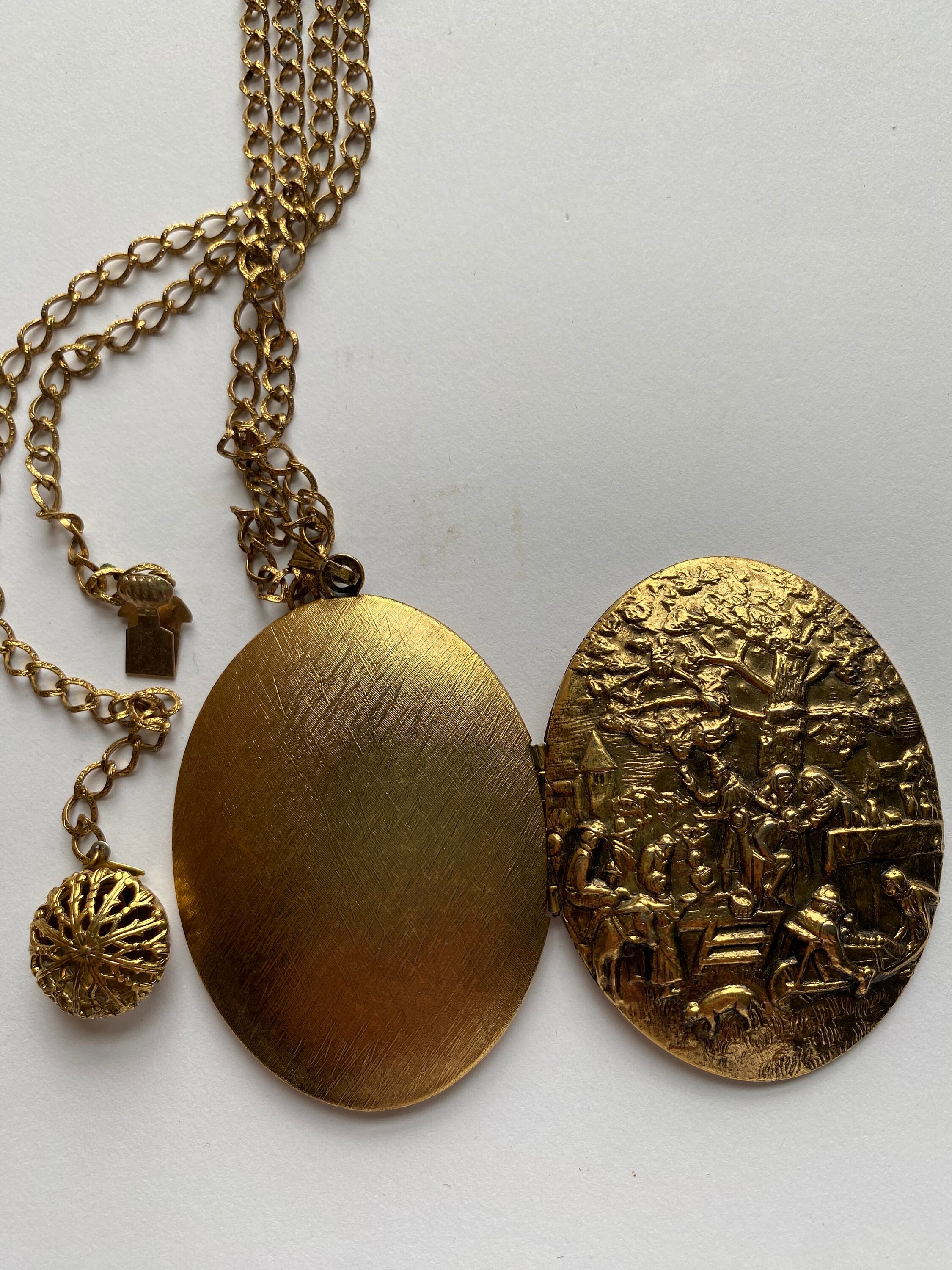 Vintage Revlon heirloom Locket 80s in Brass Tone Metal - Etsy