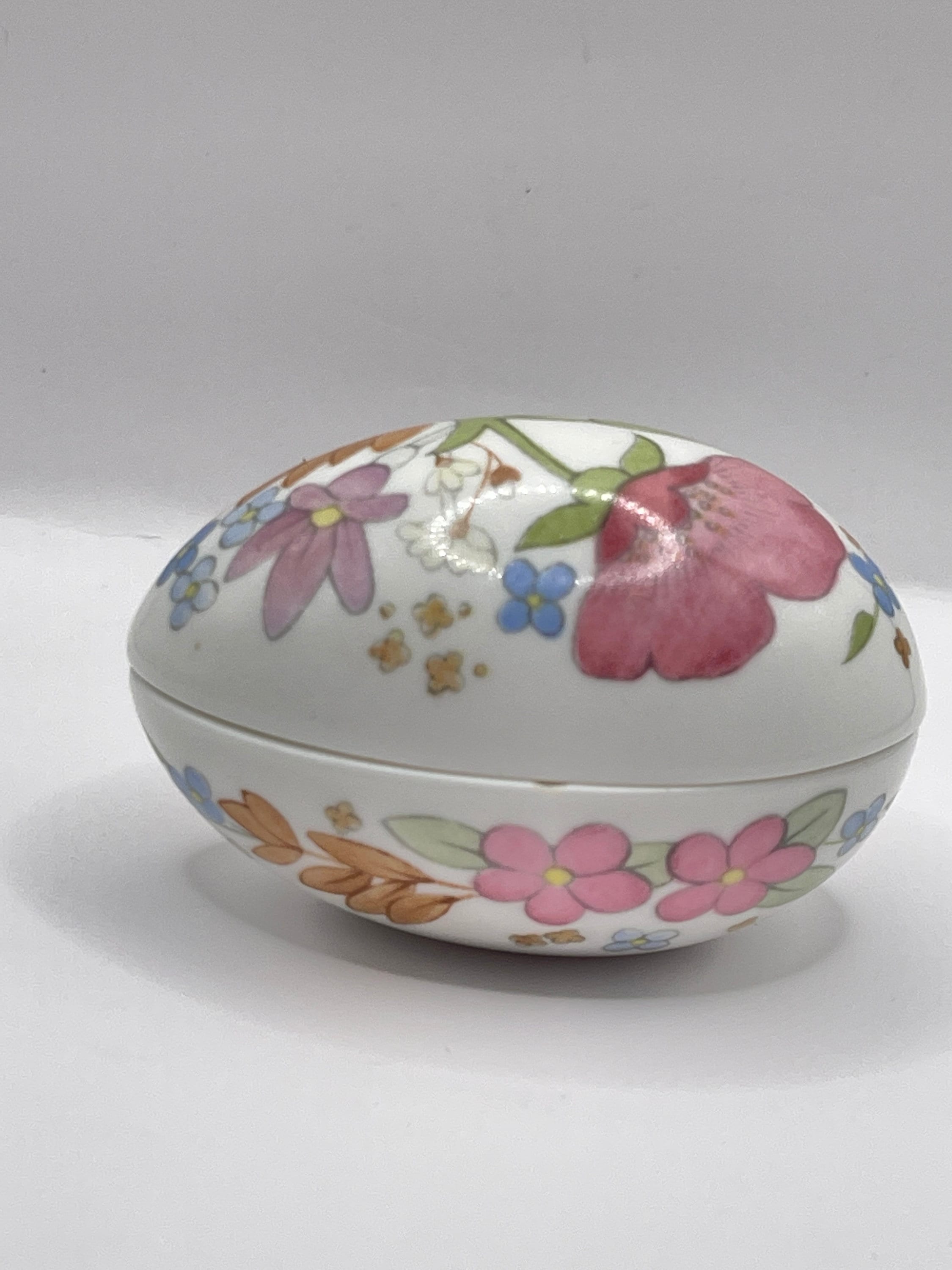 Wedgwood Porcelain Flower Egg Shaped Small Trinket Box, Floral Shabby ...