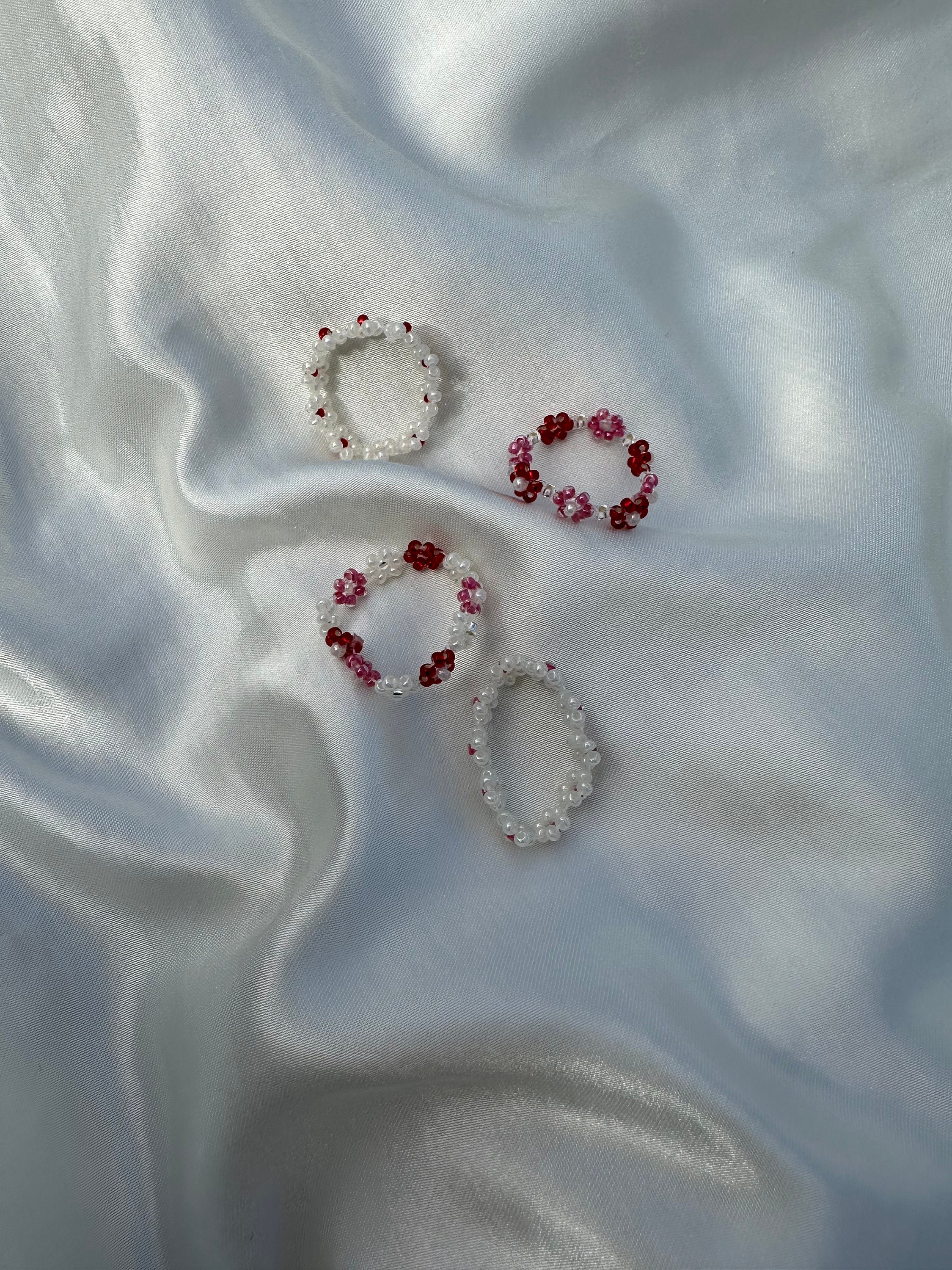 Daisy Beaded Ring, Seed Bead Flower Ring, Handmade Bead Ring, Stackable ...