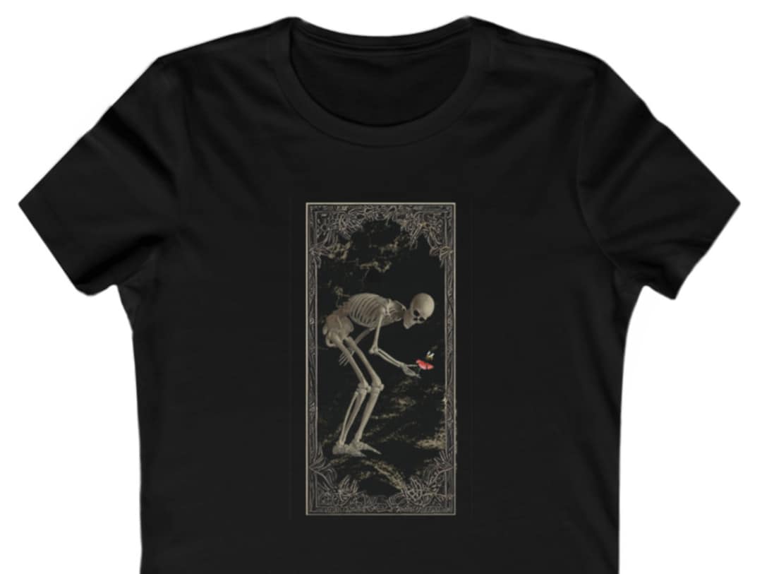 Skeleton & Bee Tshirt, Anatomy Shirt, Skull Fashion, Halloween Shirt ...