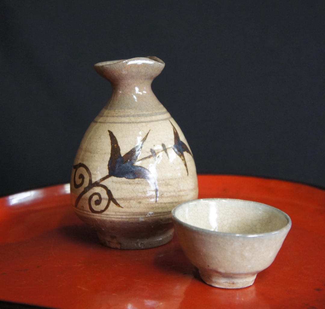 Vintage E-hakeme Tokkuri and Sakazuki Set | Japanese Sake Bottle and ...