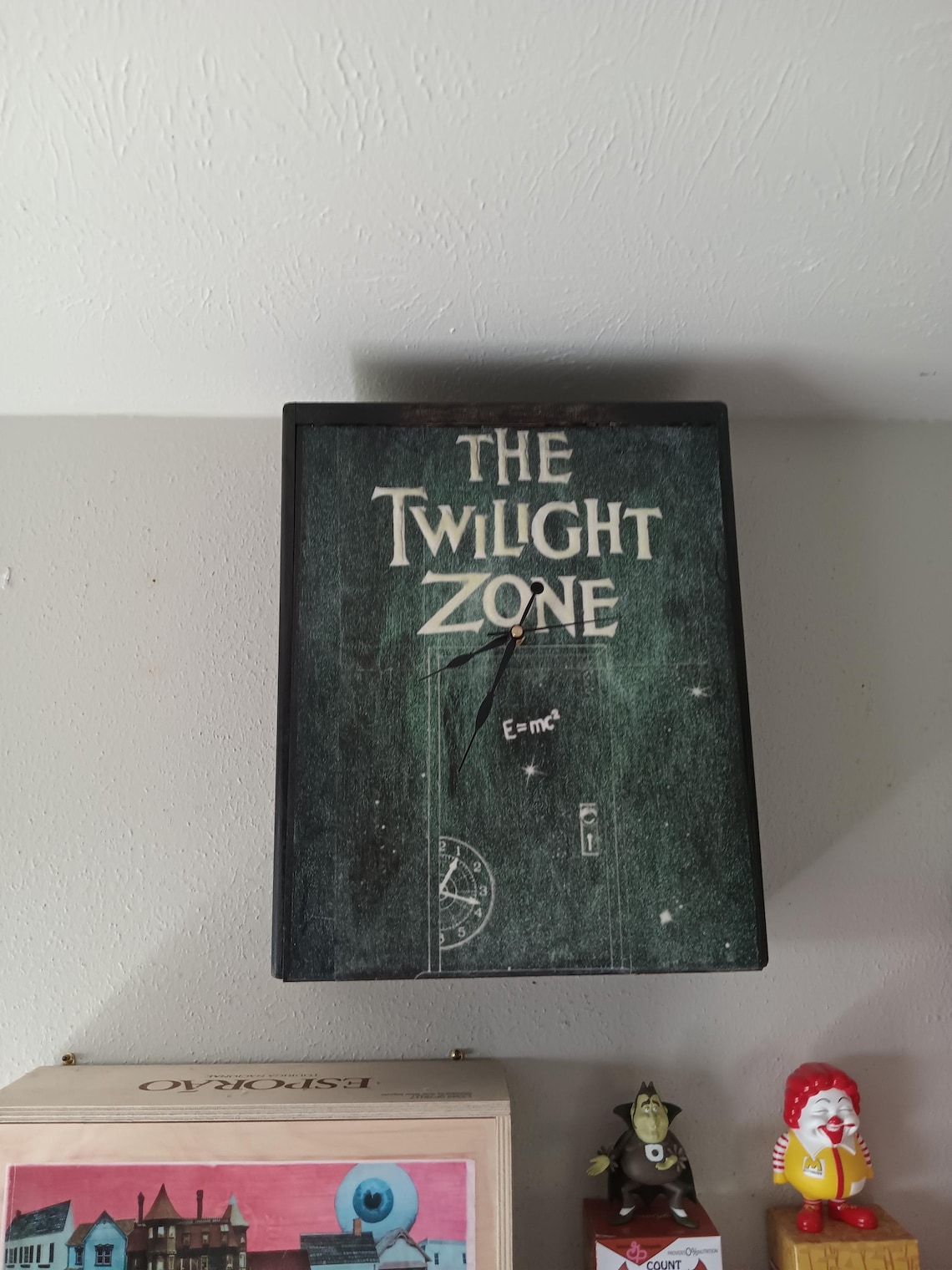 Twilight Zone Wall Clock! Wine Box Diorama Sci-fi Rod Serling Tv ...