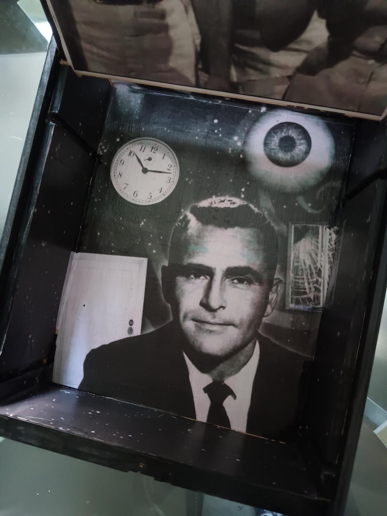 Twilight Zone Wall Clock! Wine Box Diorama Sci-fi Rod Serling Tv ...