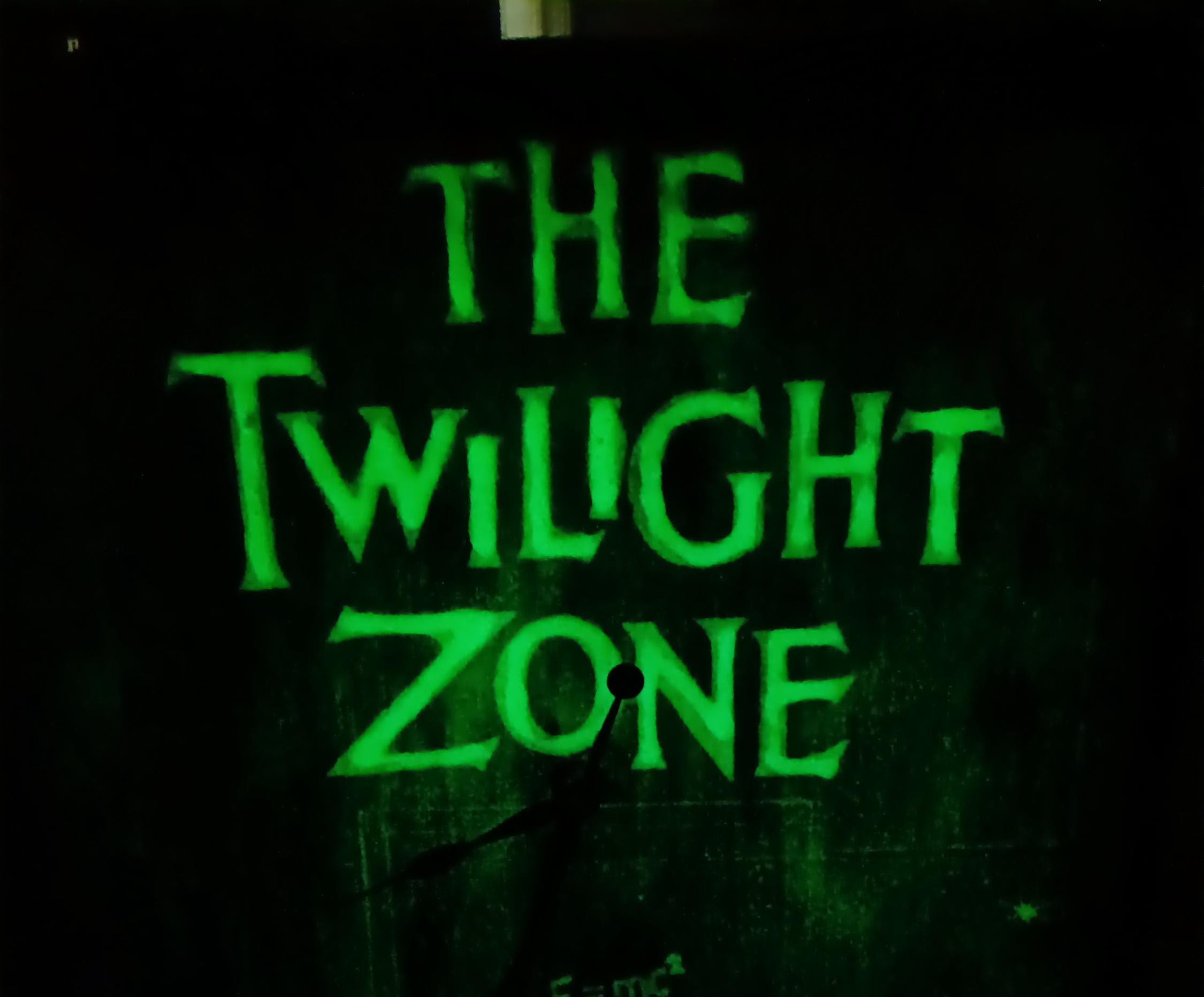 Twilight Zone Wall Clock! Wine Box Diorama Sci-fi Rod Serling Tv ...
