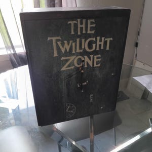 Twilight Zone Wall Clock! Wine Box Diorama Sci-fi Rod Serling Tv ...
