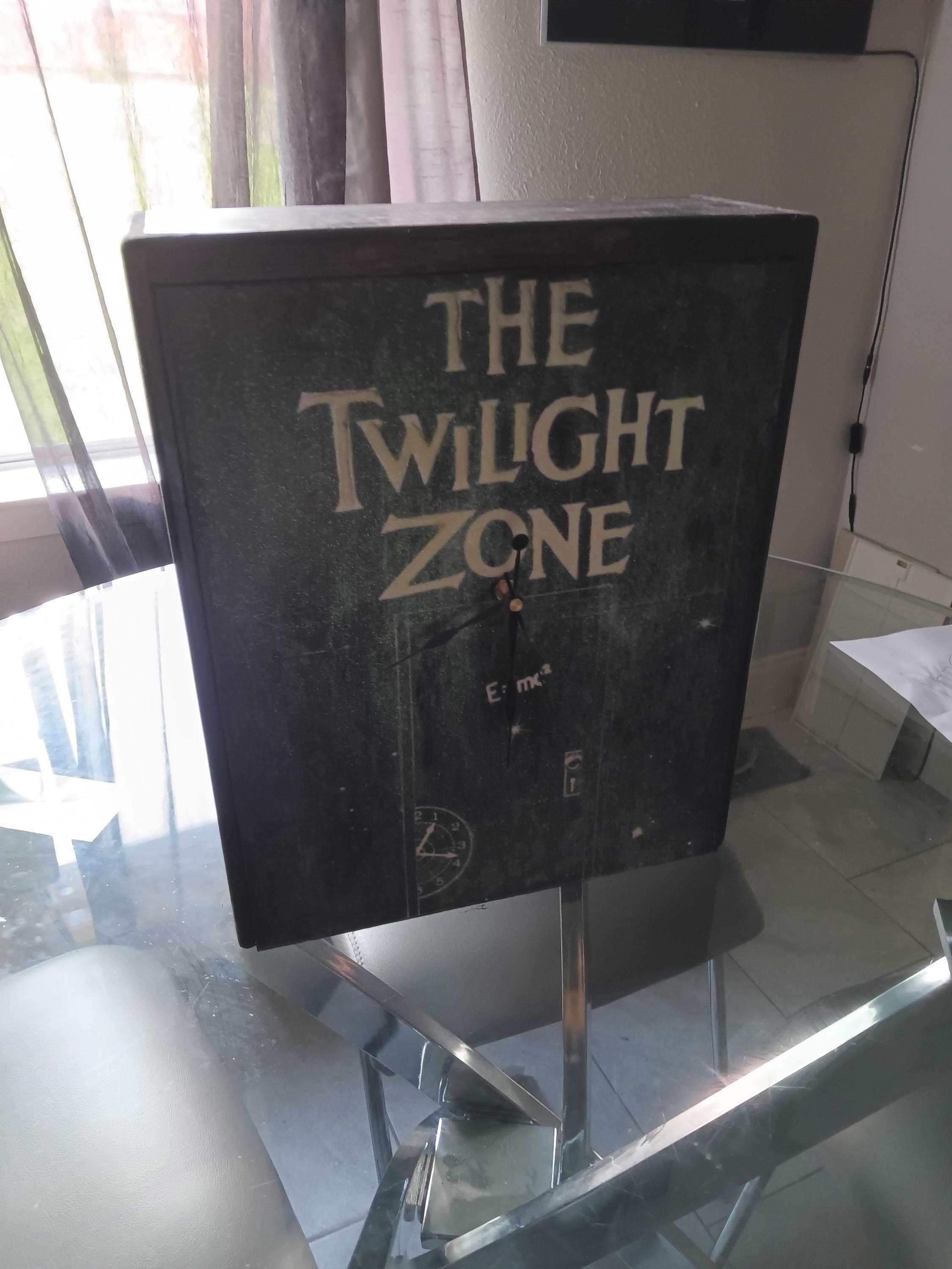 Twilight Zone Wall Clock! Wine Box Diorama Sci-fi Rod Serling Tv ...