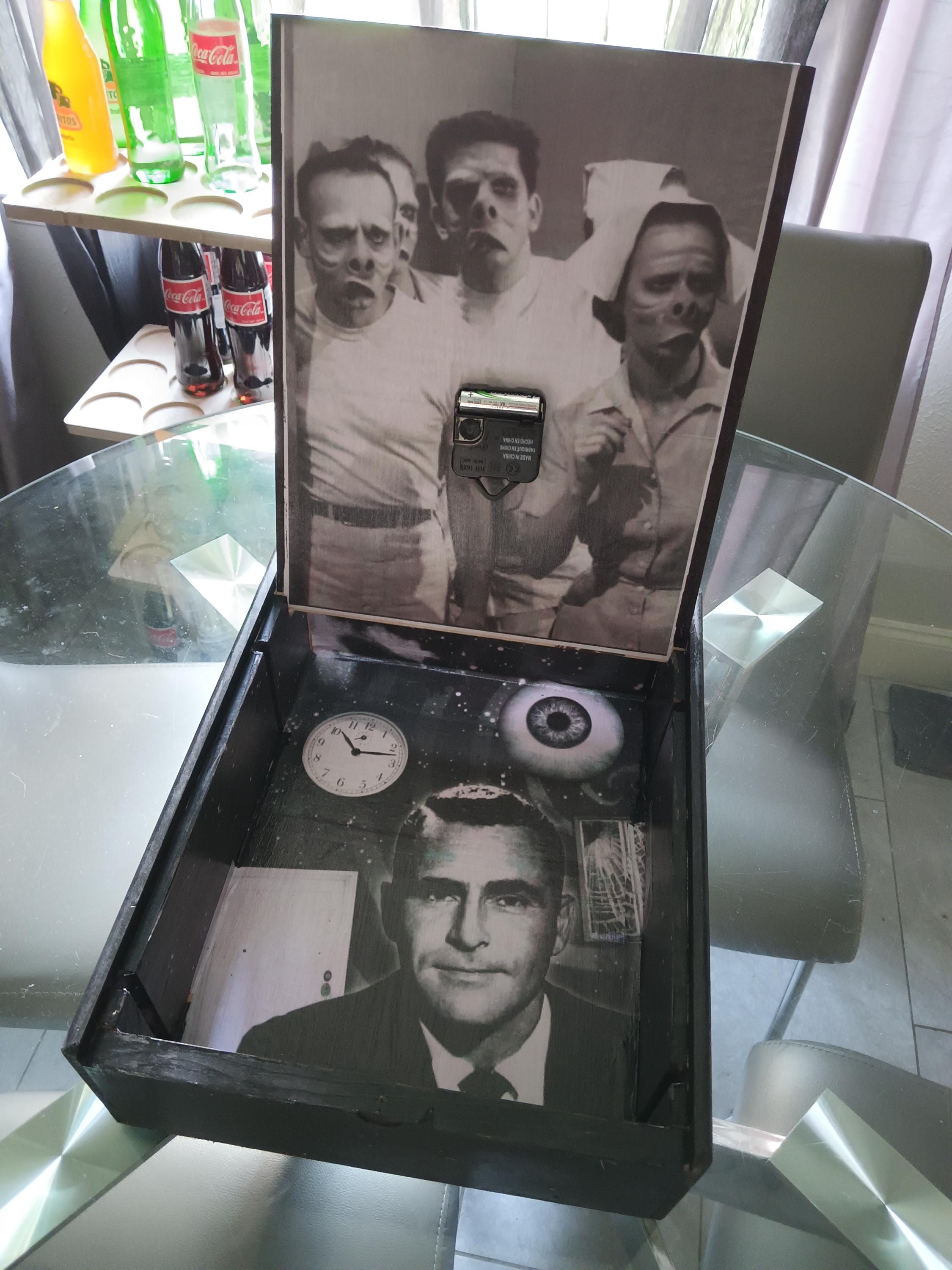 Twilight Zone Wall Clock! Wine Box Diorama Sci-fi Rod Serling Tv ...