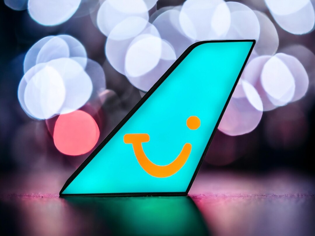 Aviation-inspired LED Decor: Tui Airways Aircraft Tail Fin Light - Etsy
