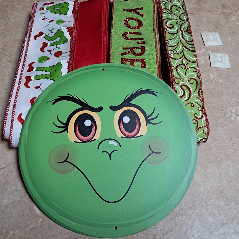 Grinch Face Wreath Sign - Etsy