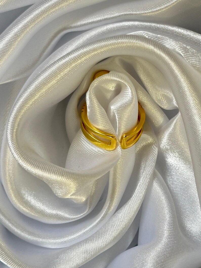 Gold Paperclip Ring, Minimalist Design, Elegant and Original Costume ...