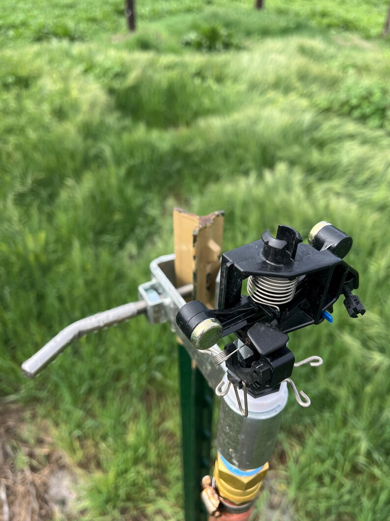 New Tpost Sprinkler Clamp W/ Rain Bird #2045PJ Powerful Operation Even ...