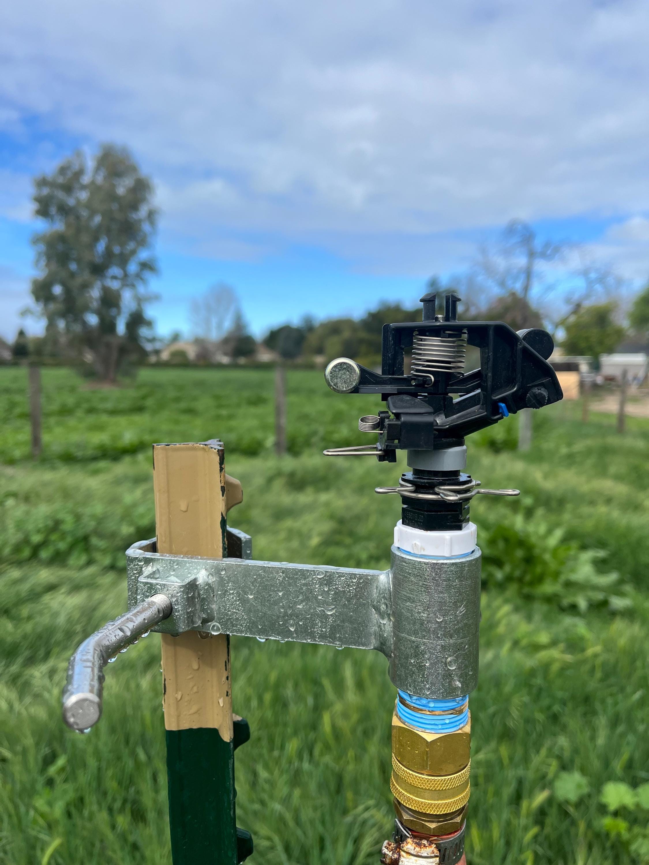 New Tpost Sprinkler Clamp W/ Rain Bird #2045PJ Powerful Operation Even ...