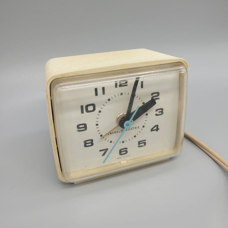 Vintage 1960s General Electric Clock Model 7639 Made in the USA ...