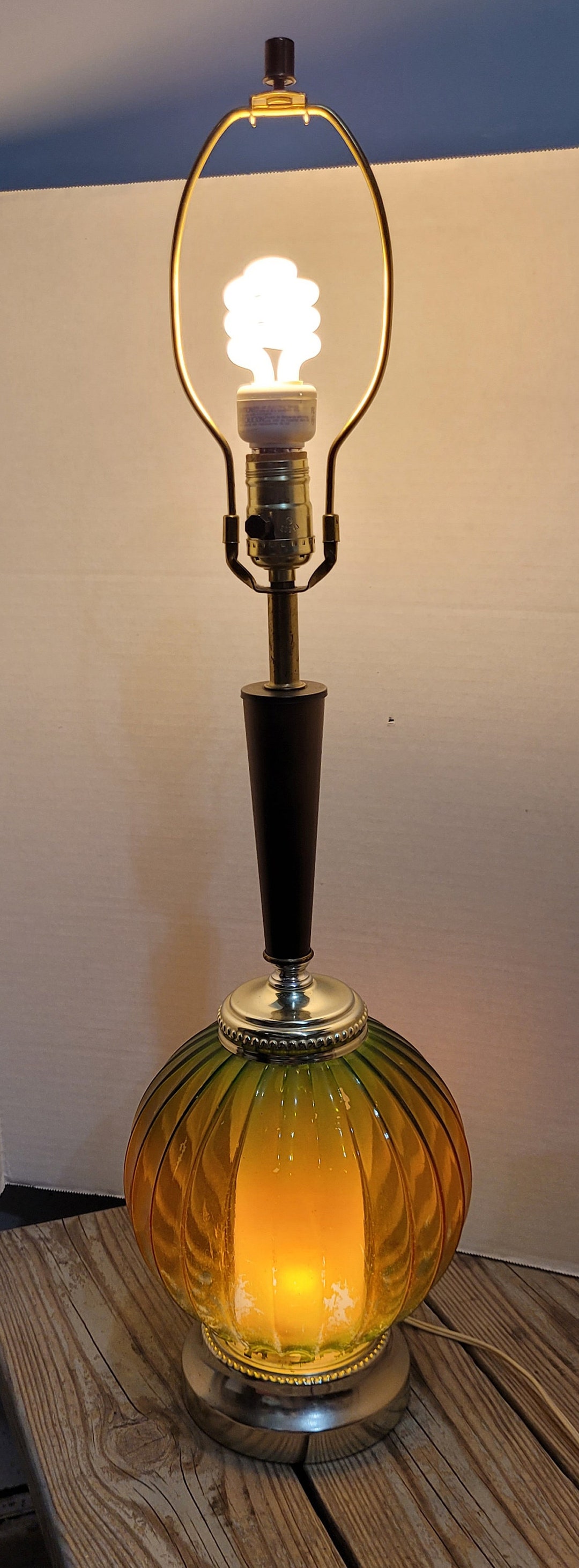 Vintage Atomic Double Lamp. Gold to Green Umbre Goofus Globe Lamp Base ...