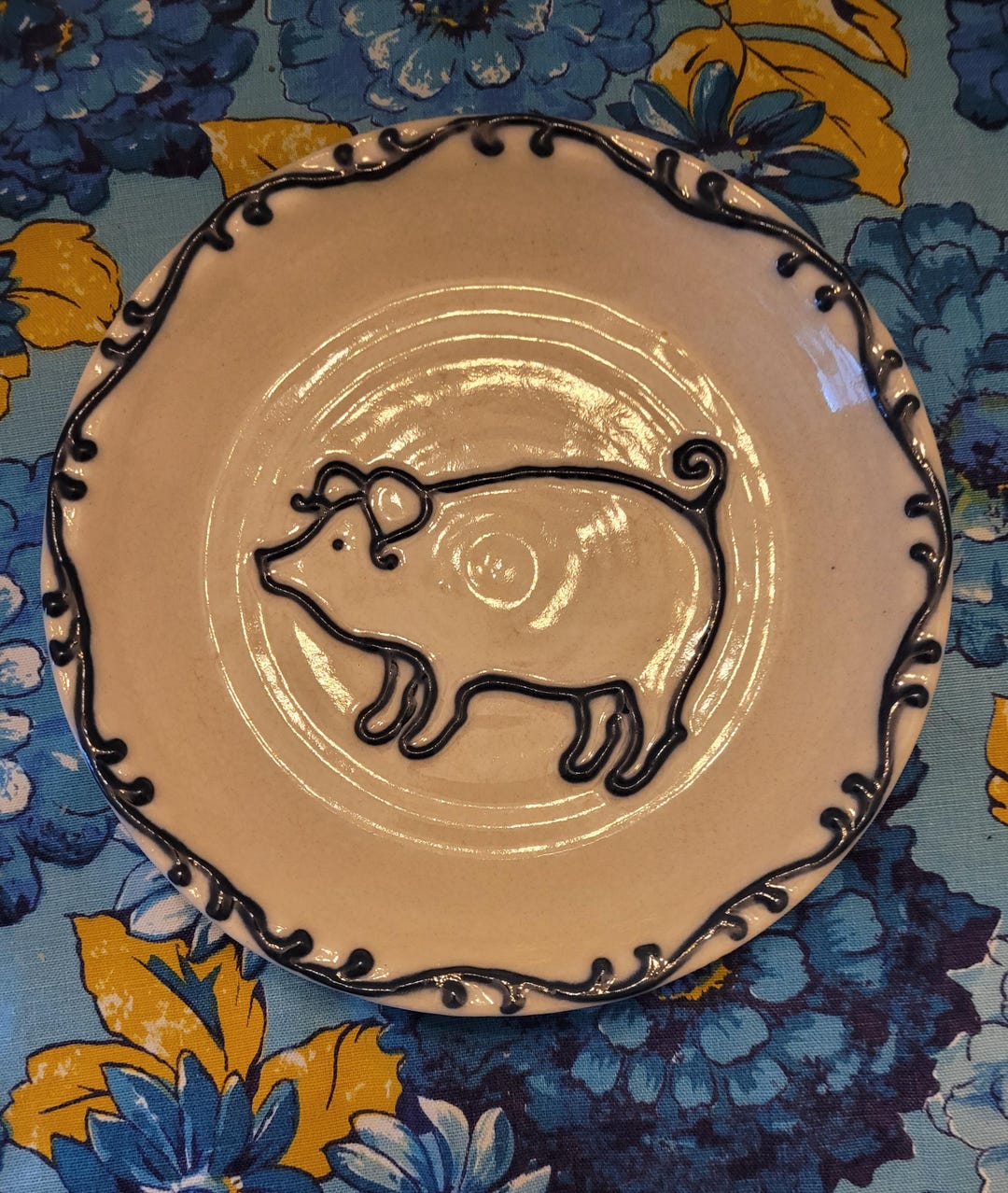 Hand Thrown Round Pig Pie Plate White With Blue Design Beautiful, Pie ...