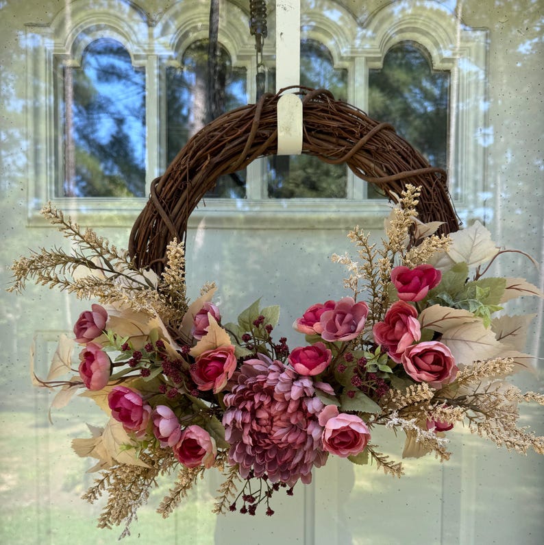 Pink Autumn Wreath: Mauve Mum, Ranunculus, and Aspen Leaf Decor - Etsy