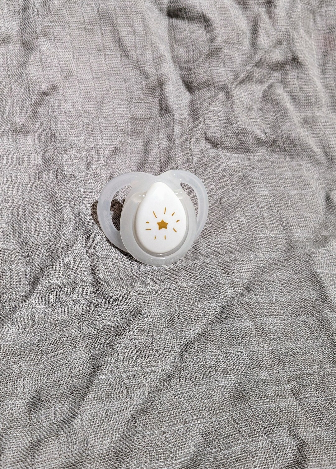 Tommee Tippee Reborn Pacifiers Handmade, Reversible Magnetic, Neutral ...