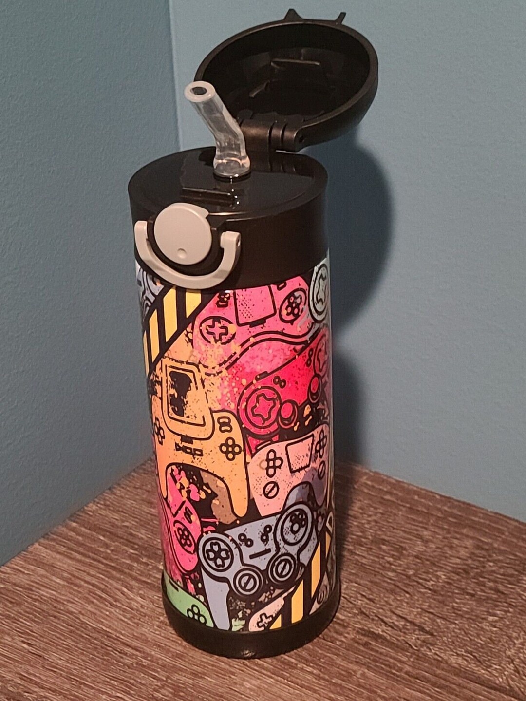 12 Oz Gamer Colored Pop Top Lid, With Locking Closure and Silicone ...