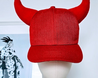 retro devil bonnet