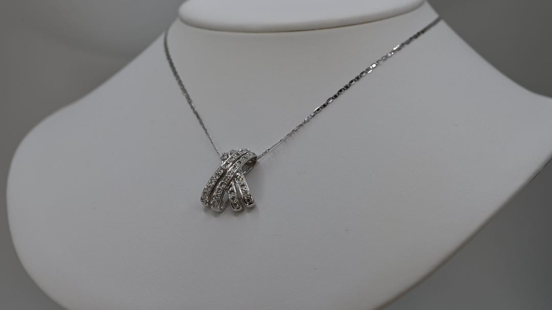18K White Gold Diamond Hugs Pendant Necklace - Etsy