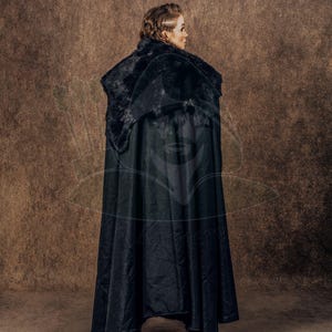 Handcrafted Viking Shieldmaiden Costume: Leather Armor, Fur Cloak - Etsy