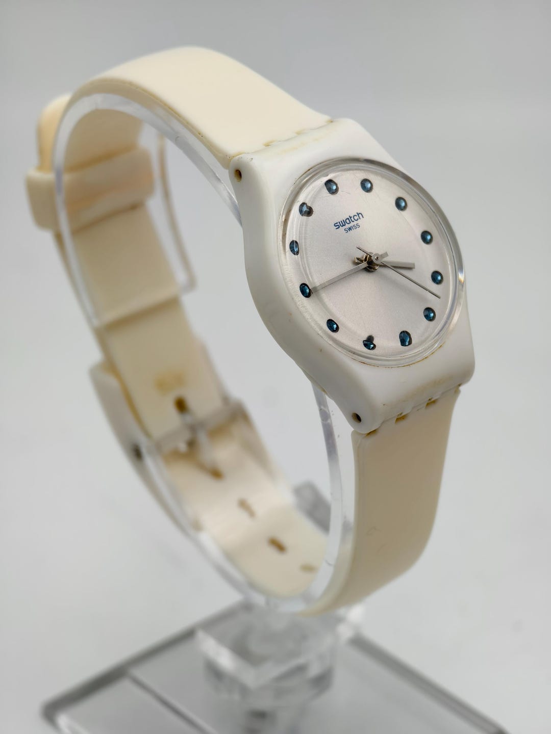 Vintage Swatch Ladies Quartz White Plastic Watch Blue Crystal Markers ...