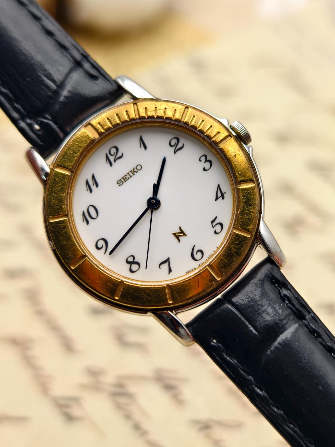 Vintage 1990s Seiko Ladies Quartz Watch Two-tone Bezel White Dial ...