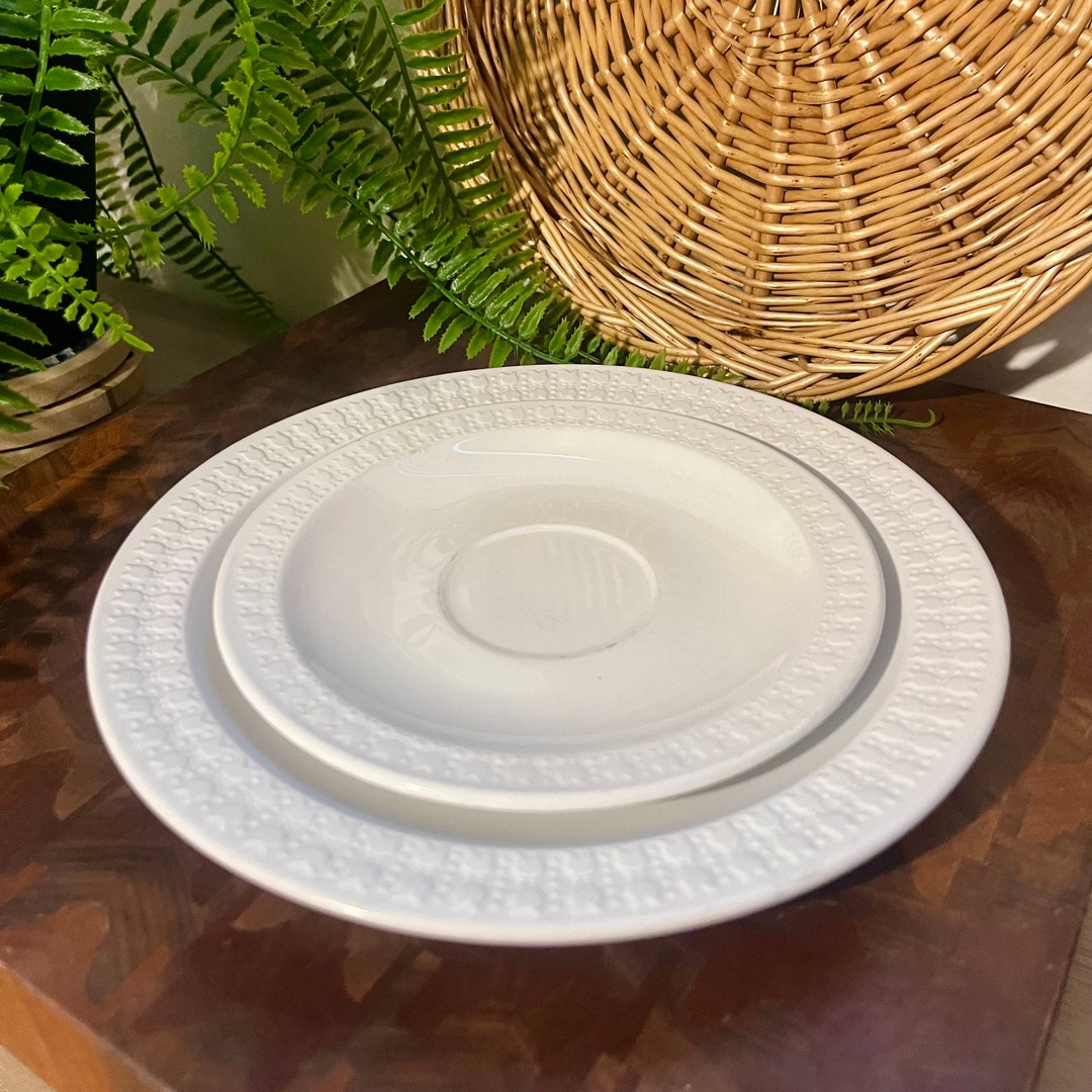 Vintage White Corning Centura Plates With Tulips - Etsy
