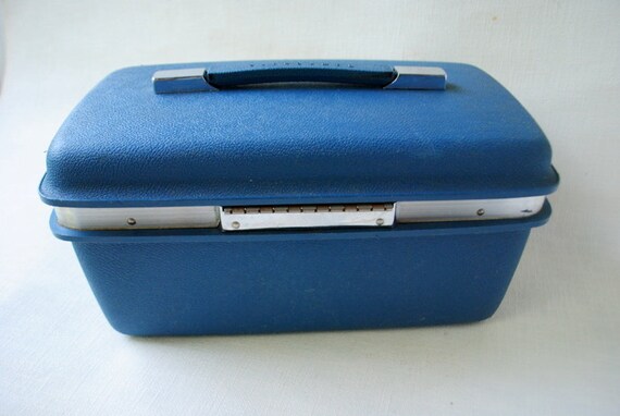 1960 vintage , blue hard shell train case, small s… - Gem