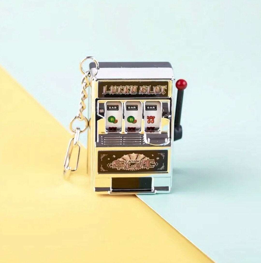 1pc Retro Mini Fruit Machine Keychain for Men, Game Machine Creative ...
