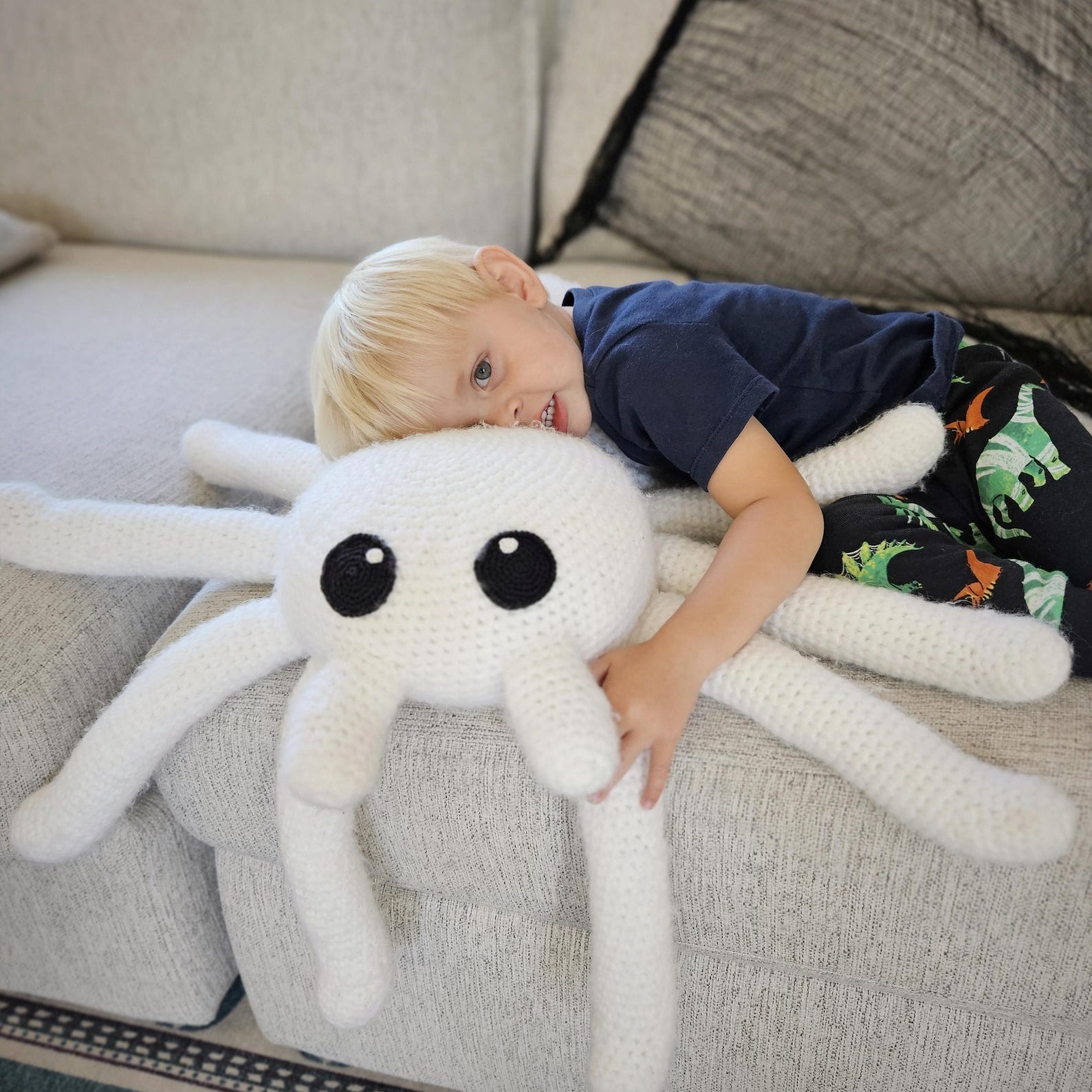 Giant Crochet Spider Pattern: Halloween Decor, Plush Toy (PDF Pattern ...