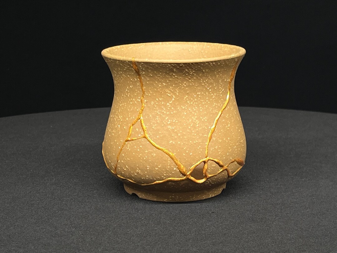 Kintsugi Taiwanese Vase - 8 Breaks - Golden Repair - Gift - Kintsugi ...