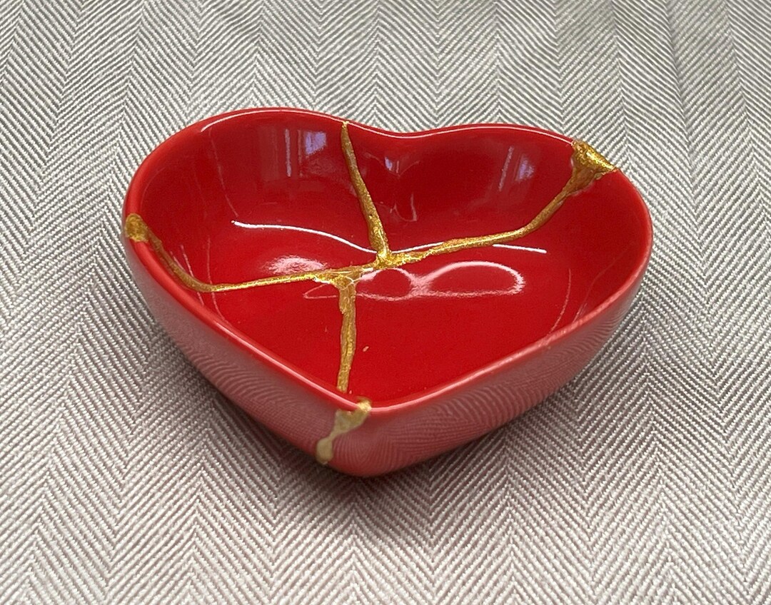 Kintsugi Red Heart Dish - Golden Repair - Gift - Kintsugi Pottery ...