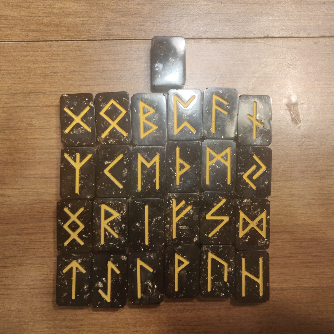 Custom Rune Set: Handemade Elder Futhark Viking Runes Resin Art Hand ...