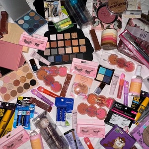 18 Full-sized Makeup Mystery Beauty Box, Cosmetic Products, Beauty ...